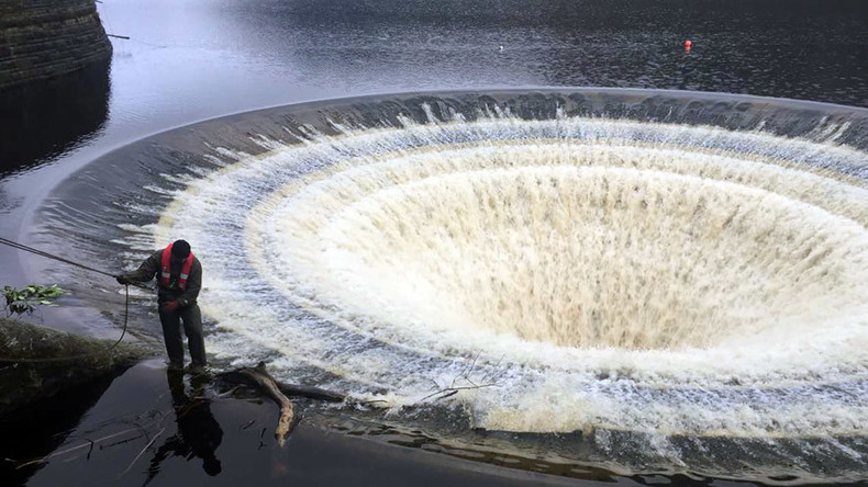 Dam, that’s impressive! Heavy rains flood UK Ladybower Reservoir’s ...