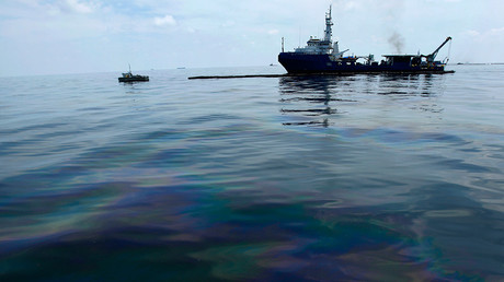Kuwait battles oil spill in Persian Gulf close to popular summer ...