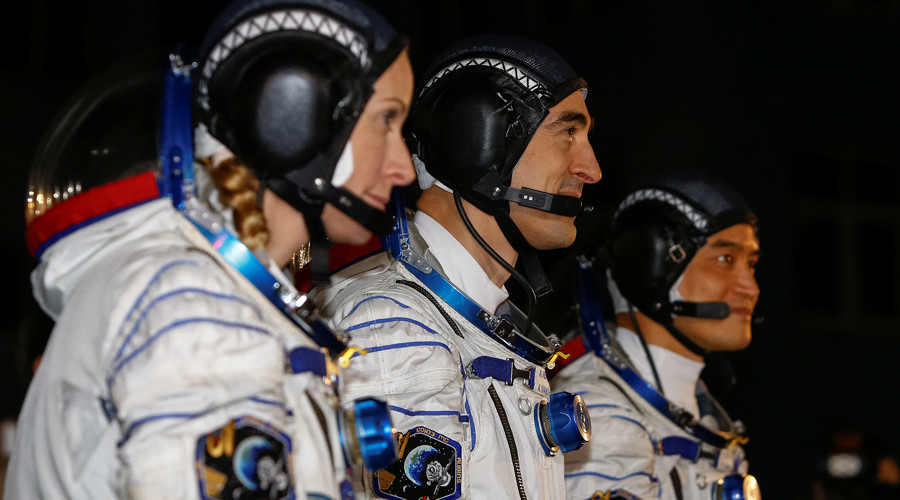 Upgraded Soyuz spacecraft brings Int’l Space Station Expedition 49 back ...
