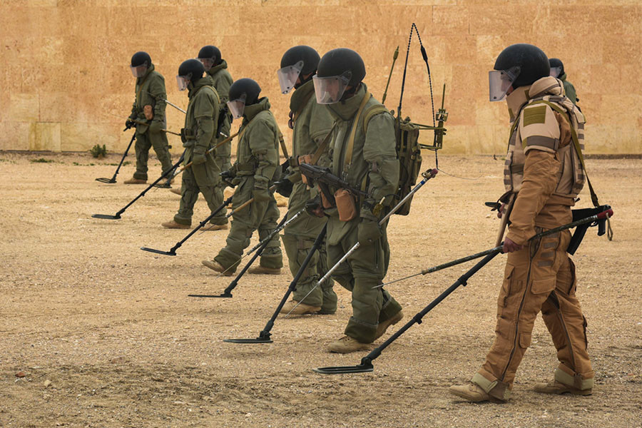 Russian sappers & robots demine ancient Palmyra — RT In vision