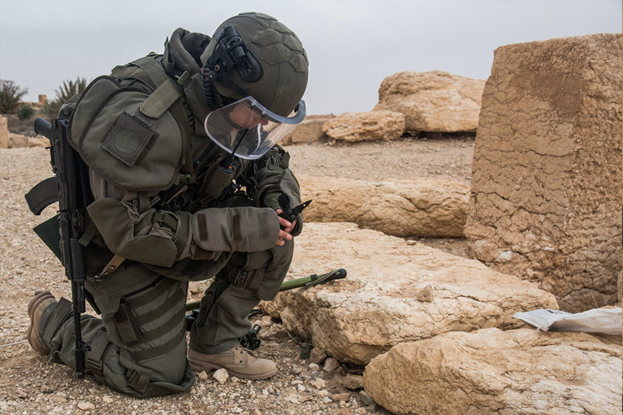 Russian sappers & robots demine ancient Palmyra — RT In vision