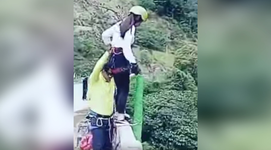 Bungee jump fail: Horrifying moment woman smashes into riverbed caught ...