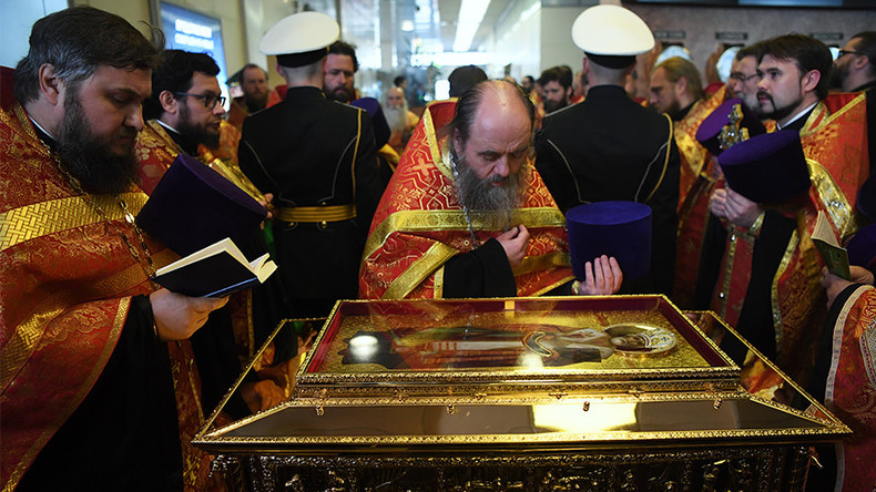 Relics of Saint Nicholas, kept in Italy for 930 years, arrive in Moscow ...