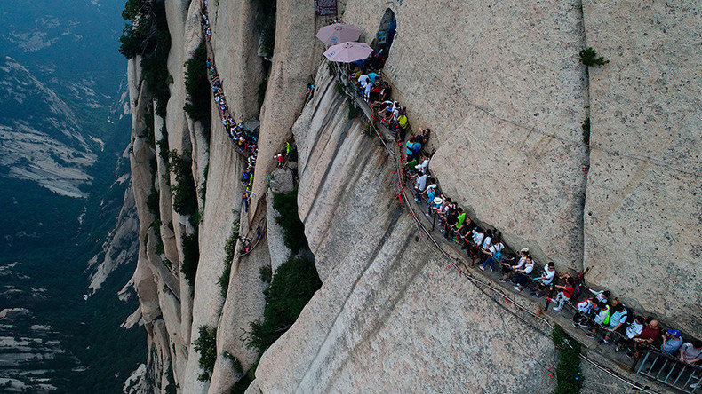 Drone captures deadly drop of ‘world’s most dangerous’ hiking route ...