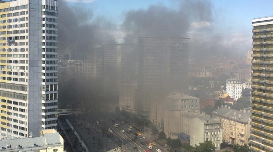 Plumes of black smoke as fire breaks out in central Moscow high-rise ...