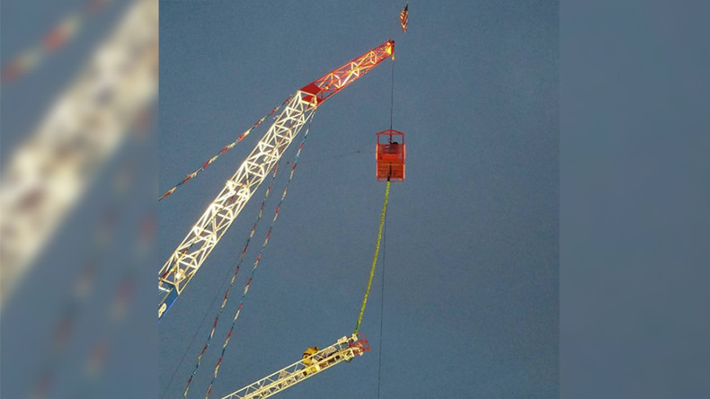 Bungee jumper left dangling upside down after thrill ride malfunctions ...