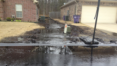 Third major oil spill in a week: Shell pipeline breaks in Texas — RT ...