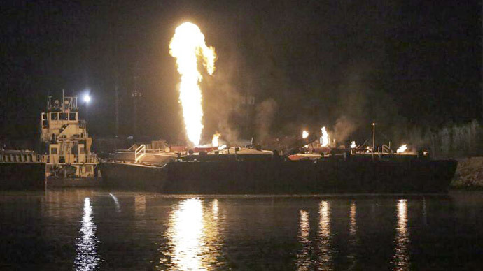 3 hurt as 7 massive blasts rock Mobile, Alabama shipyard — RT America