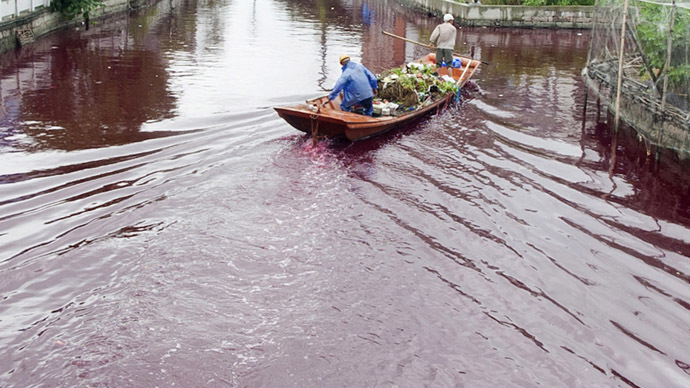 River in China mysteriously turns red overnight — RT News