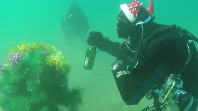 Only in Russia: Divers drink champagne, dance around New Year tree ...