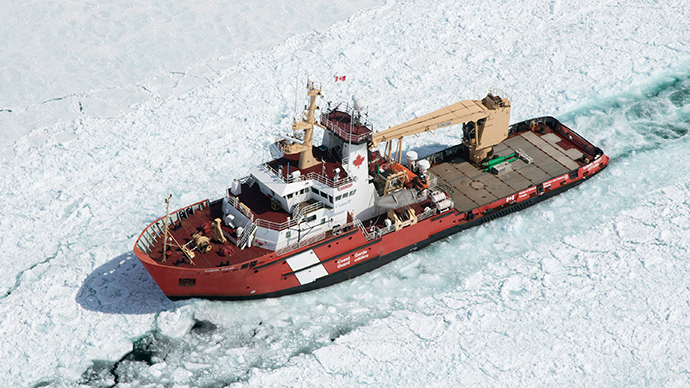 Icebound: 10-15 ships stranded in frozen Lake Superior — RT America
