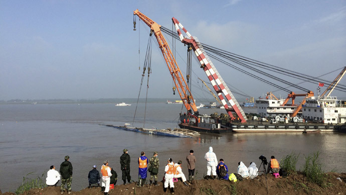 Chinese rescuers overturn capsized ship as disaster toll jumps above ...