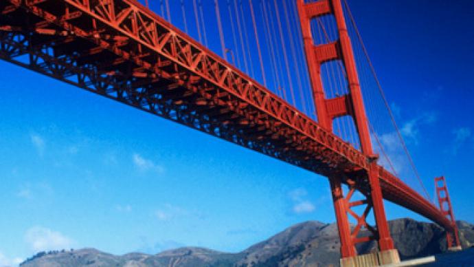 US teen survives Golden Gate Bridge jump — RT America